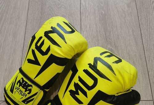 Боксерские перчатки 10 oz Venum