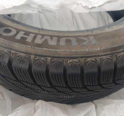 Kumho 722 225/55 R17 101T