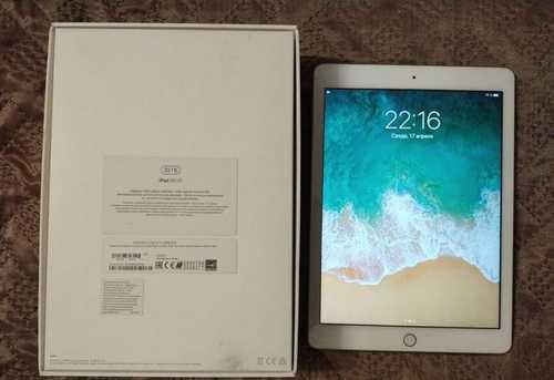 iPad 5 A1822 2017 года с чехлом-клавиатурой