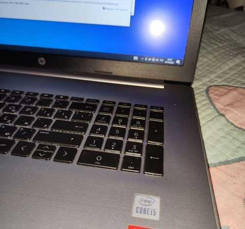 Ноутбук 17" core i5-10210 8gb radeon 530