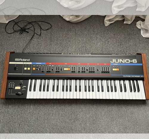 Roland Juno 6