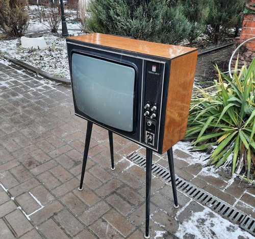 Телевизор Рекорд В312 на ножках. СССР