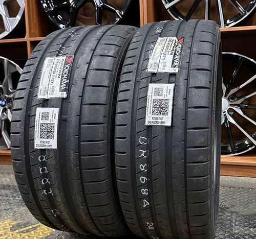 Yokohama Advan Sport V107 245/40 R20 и 275/35 R20 99Y