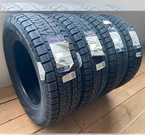 Pirelli Formula Ice FR 215/65 R16 103T