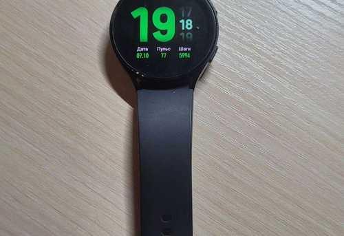 Смарт-часы Samsung Galaxy Watch4 44mm черный (SM-R