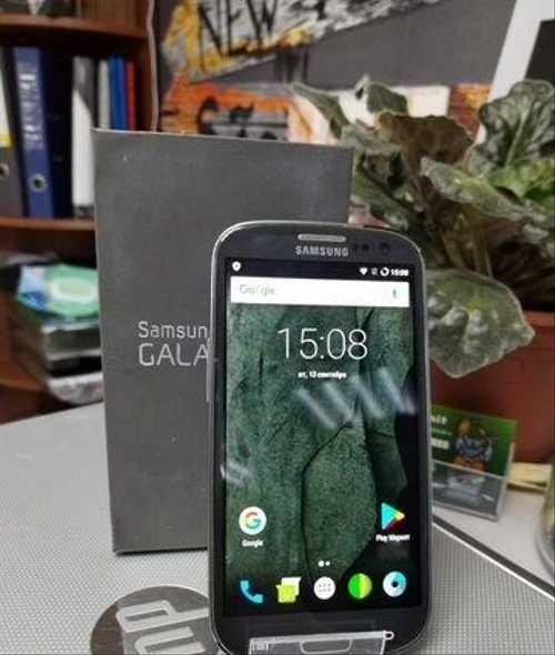 Смартфон Samsung Galaxy S III GT-I9300