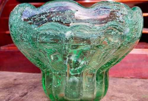 Старая стеклянная вазочка