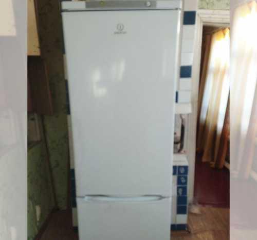 Холодильник бу indesit R600a