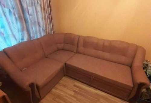 Угловой диван-кровать и 2 кресла