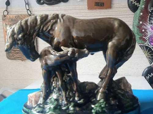 Керамическая статуэтка лошадка с жеребенком
