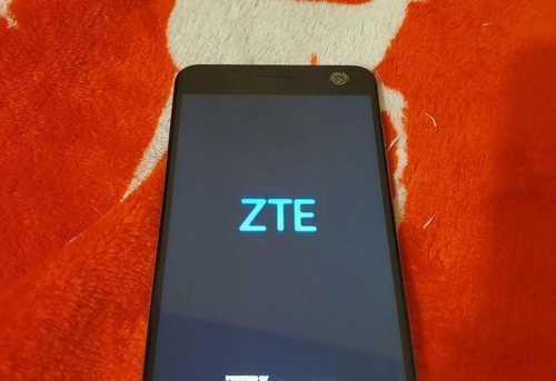 ZTE Blade V8, 3/32 ГБ