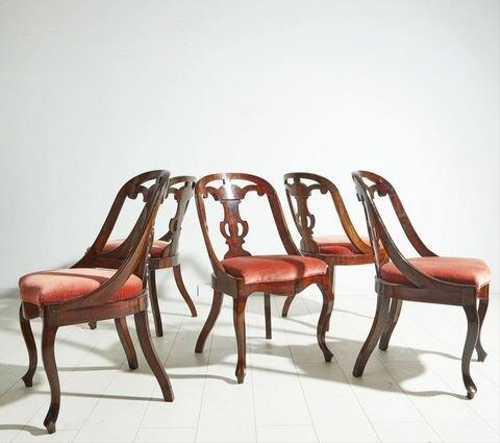 Обеденные стулья из красного дерева. Винтаж