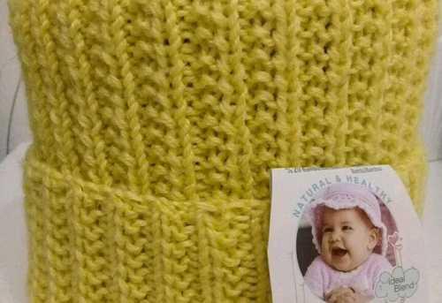 Вязаная шапка из детской пряжи Baby Wool
