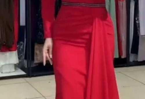 Вечернее платье красное