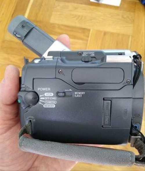 Видеокамера Sony DRC TRV-22E