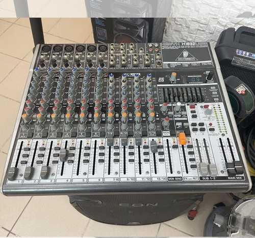 Микшерный пульт behringer xenyx x1833