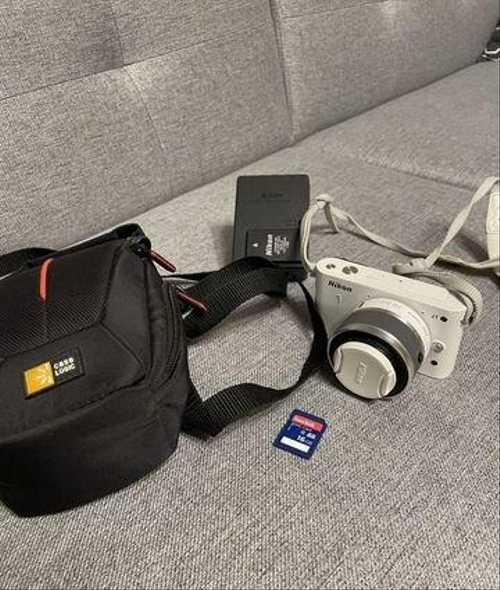 Фотоаппарат Nikon 1 J1 с чехлом и картой памяти
