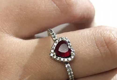 Серебряное кольцо pandora с сердцем