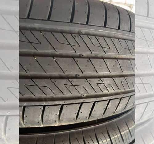 Kumho Solus HS63 215/60 R17