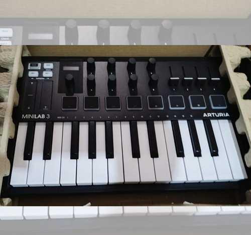 Arturia MiniLab 3 Deep Black новая