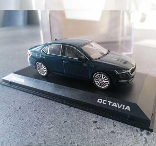 Модель автомобиля Skoda Octavia 1:43 Norev