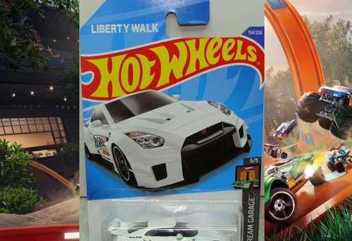 Hot Wheels Silhouette Works Nissan 35 GT Белый