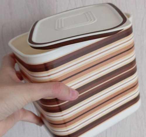 Пластиковый контейнер Tupperware