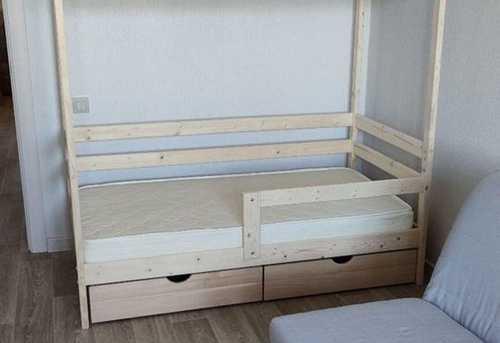 Кровать домик деревянная и матрас