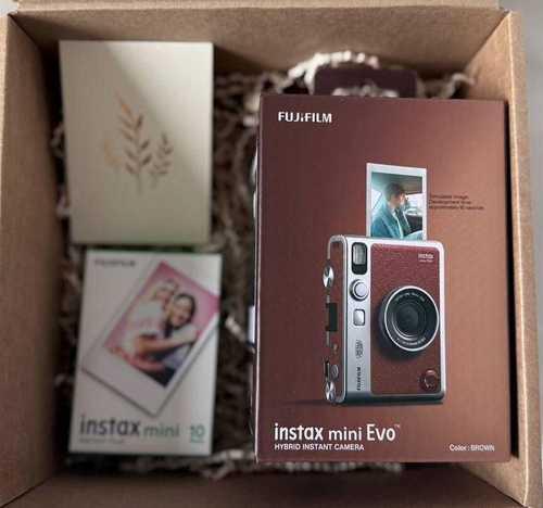 Подарочный набор instax mini Evo brown