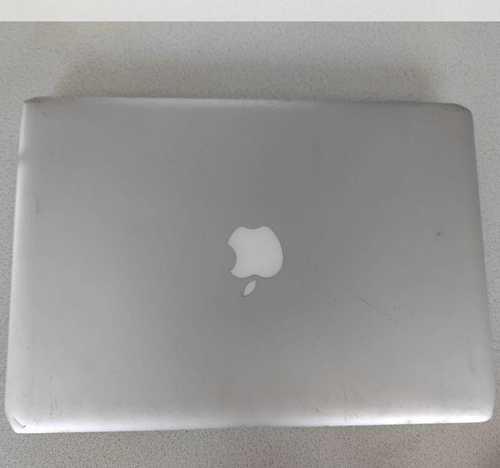 MacBook, сломана петля, не включается