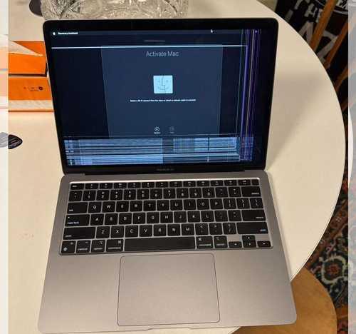 Едет к покупателю Apple macbook