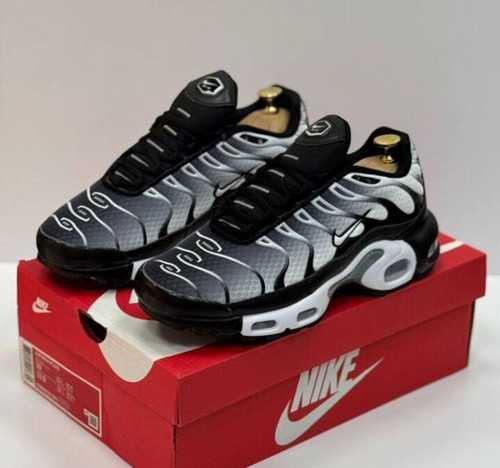 Кроссовки Nike Air Max Tn Plus