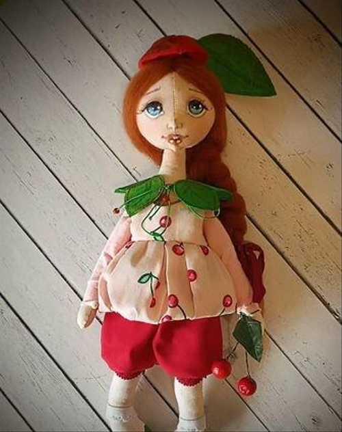 Текстильная кукла вишенка