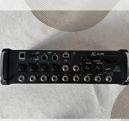 Цифровой микшерный пульт XR12 (Behringer X-Air)