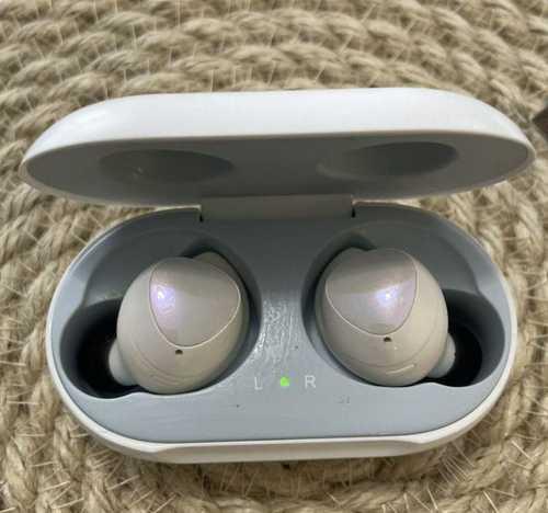 Беспроводные наушники samsung galaxy buds