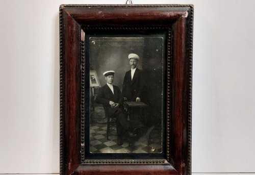 Фотография Двое мужчин нач20в портрет в раме фото