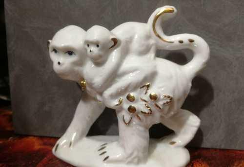 Статуэтка обезьяна с малышом
