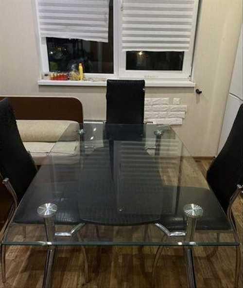 Кухонный стол стеклянный и стулья