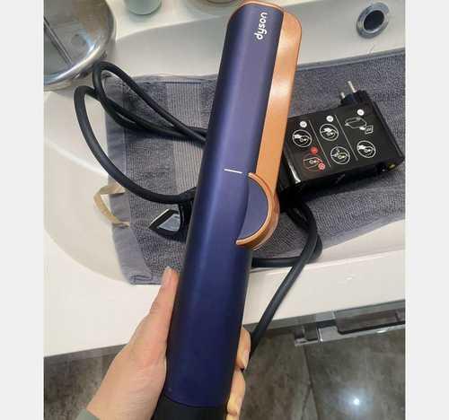 Dyson airstrait