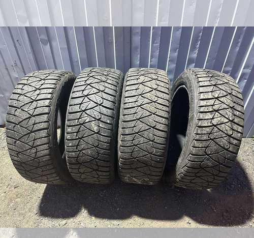 Goodyear Ultragrip 600 215/55 R17