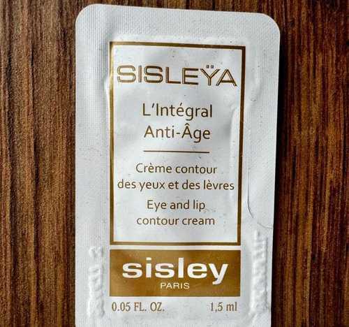 Sisley L’Integral Anti-Age Eye крем для век 1.5 мл