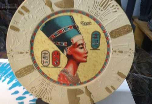 Тарелка сувенирная на подставке из Египта