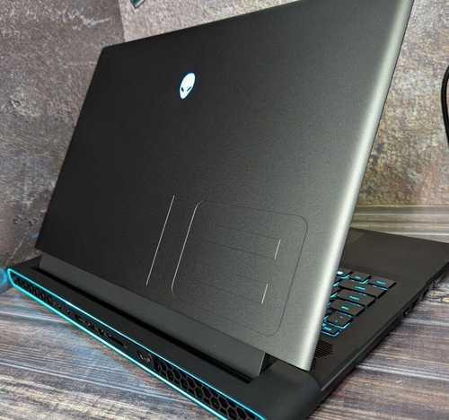 Alienware m18 R2, 14900hx, 4090, 32gb, 2tb, new