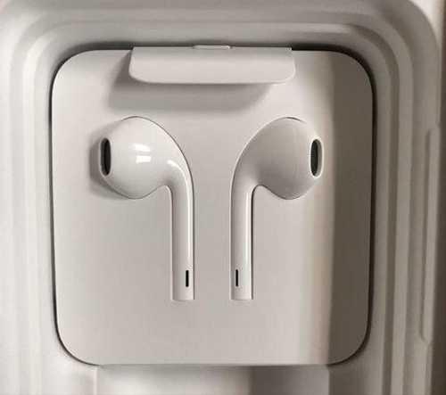 Наушники Apple EarPods (Lightning) с проводом