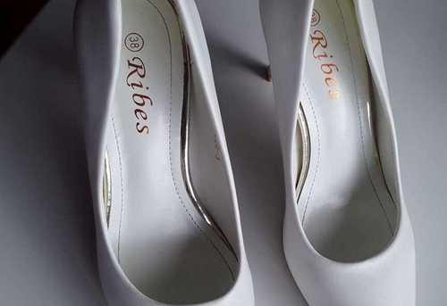 Продам белые свадебные туфли на 37 р-р