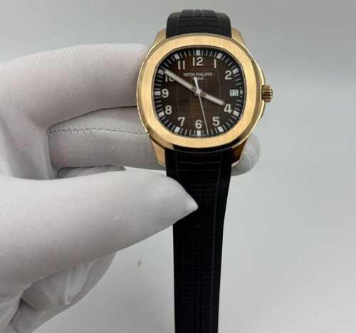 Patek Philippe Aquanaut 5167R-001 gold & black