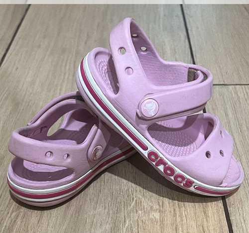 Сандалии для девочки Crocs