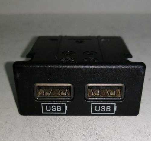 Разъем USB Jeep Grand Cherokee WK2 2010