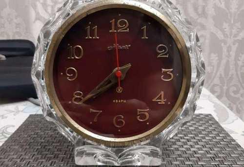 Часы настольные Маяк кварц в хрустальном корпусе
