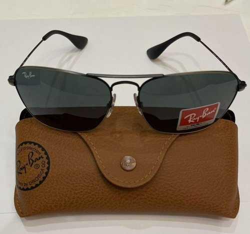 Солнцезащитные очки Ray Ban